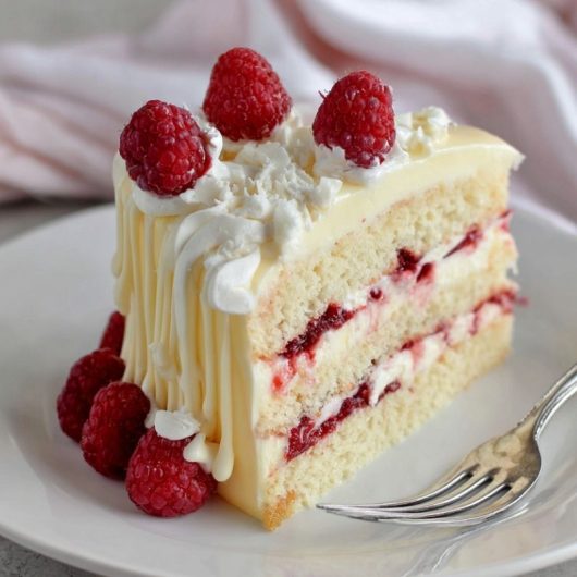Heavenly White Chocolate Raspberry Dream Cake - Easy and Healthy Recipes